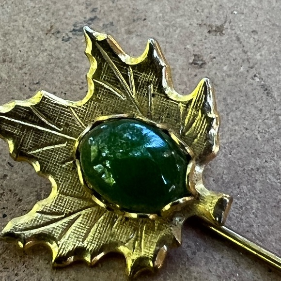 Jewelry | Vintage Gold Tone Leaf Pin With Green Stone | Poshmark